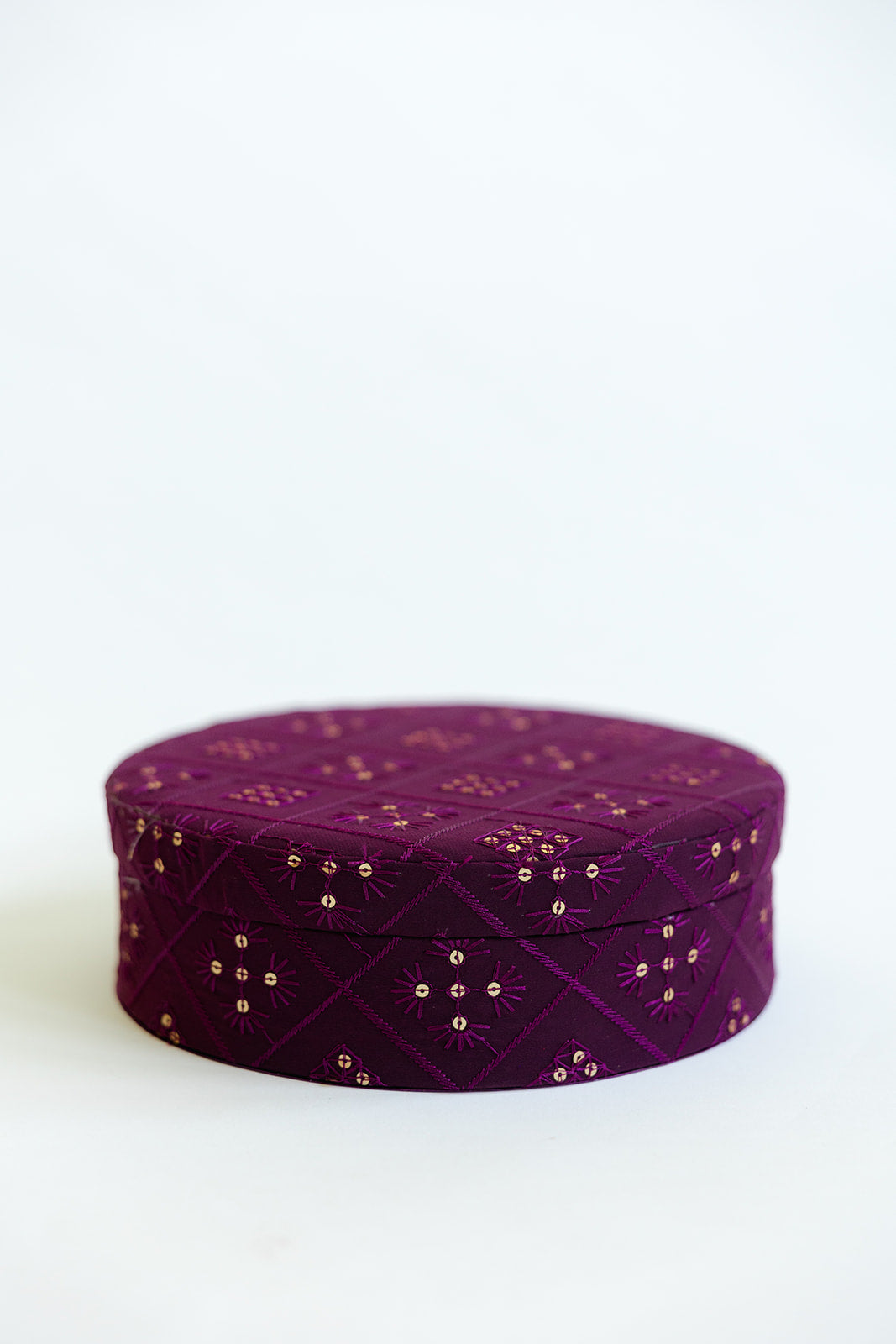 Elegant Aubergine Chikankari Round Gift Box – Decorasian