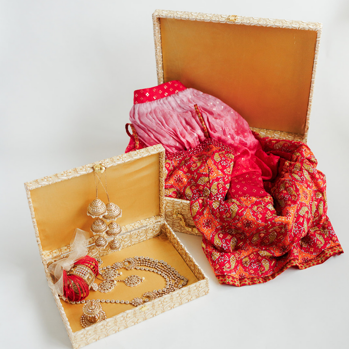 Decorasian Bridal Gold Keepsake Trunk Set